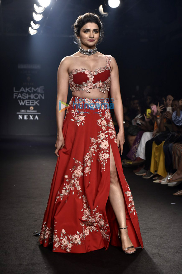 File:Prachi Desai graces Lakme Fashion Week 2018, Day 5 (16).jpg - Wikimedia Commons