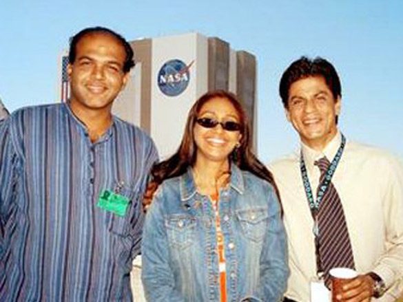 Swades Review 1.5/5 | Swades Movie Review | Swades 2004 Public Review ...