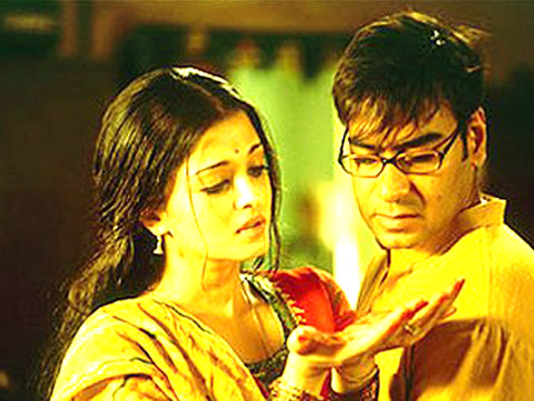 Raincoat Movie Stills - Bollywood Hungama