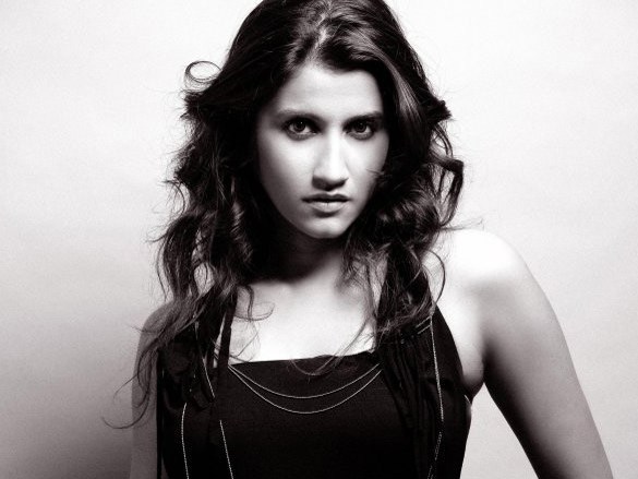 Smilie Suri Photos, Images, HD Wallpapers, Smilie Suri HD Images ...