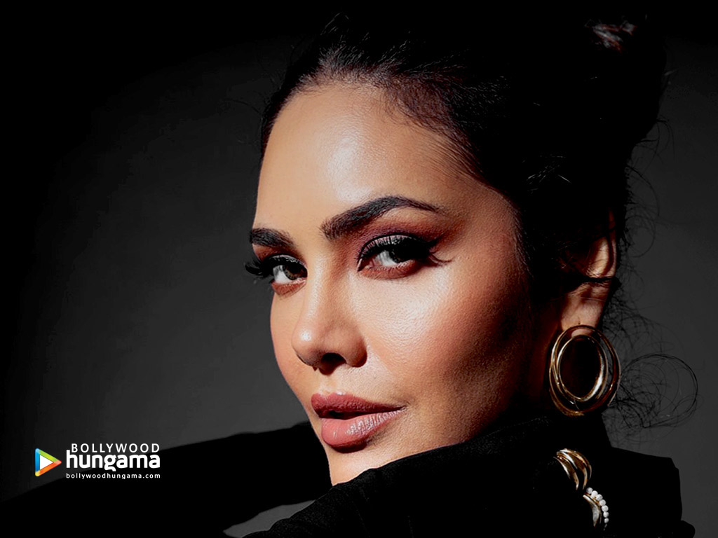 Esha Gupta Wallpapers | esha-gupta-2-5 - Bollywood Hungama