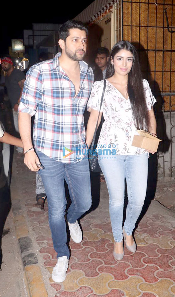 Aftab Shivdasani and his wife snapped at the Farmers’ Cafe | Aftab ...