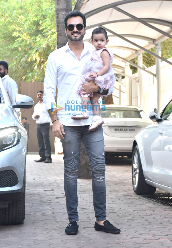 Photos: Shilpa Shetty and Raj Kundra snapped celebrating their son ... Photos: Shilpa Shetty and Raj Kundra snapped celebrating their son ...