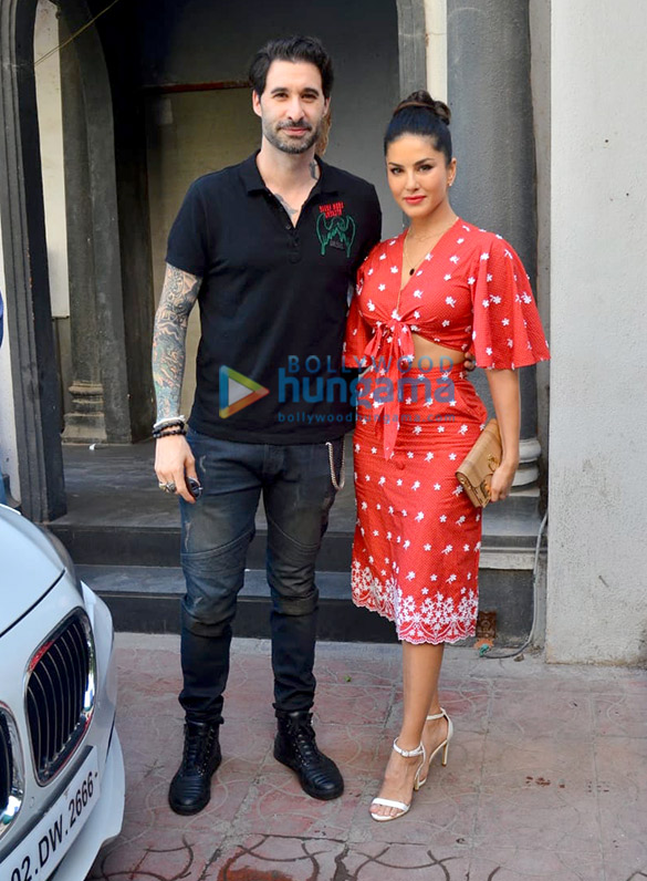 Photos Sunny Leone and Daniel Weber snapped in Juhu (2) | Sunny Leone ...