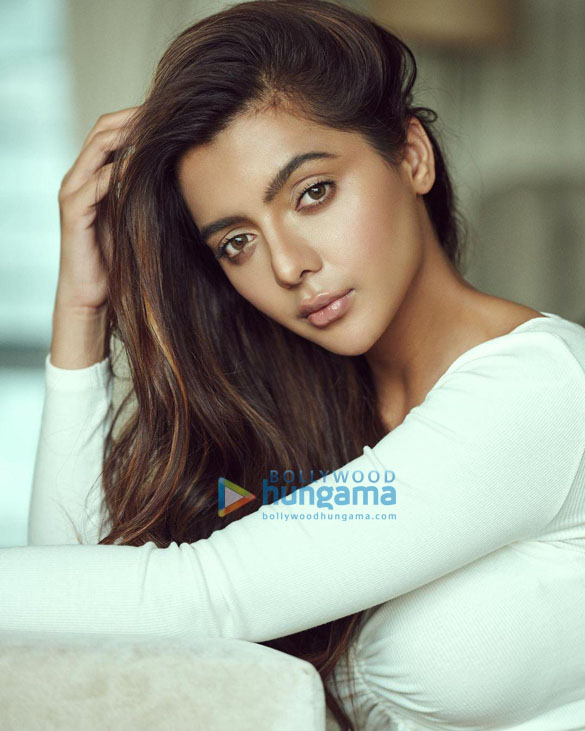 Ruhi Singh Photos, Images, HD Wallpapers, Ruhi Singh HD Images, Photos ...