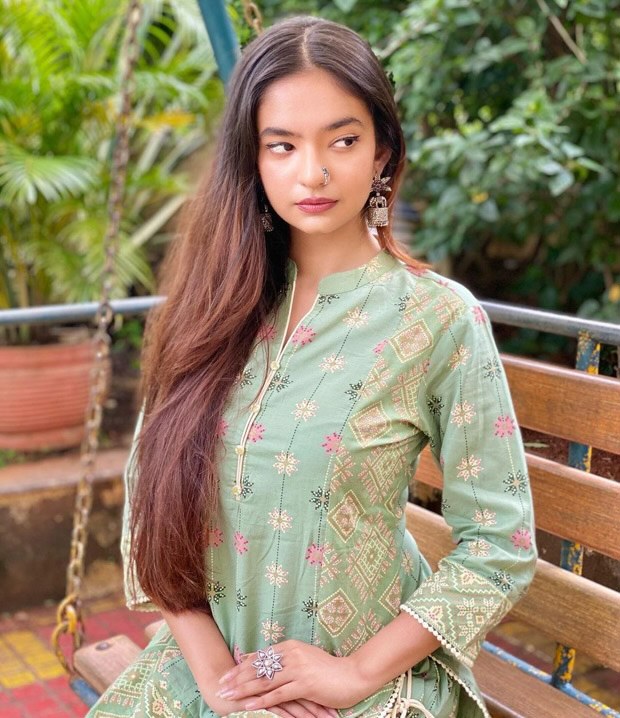 Anushka Sen is effortlessly charming in a green printed kurta ...