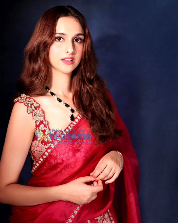 Sadia Khateeb Photos, Images, HD Wallpapers, Sadia Khateeb HD Images ...